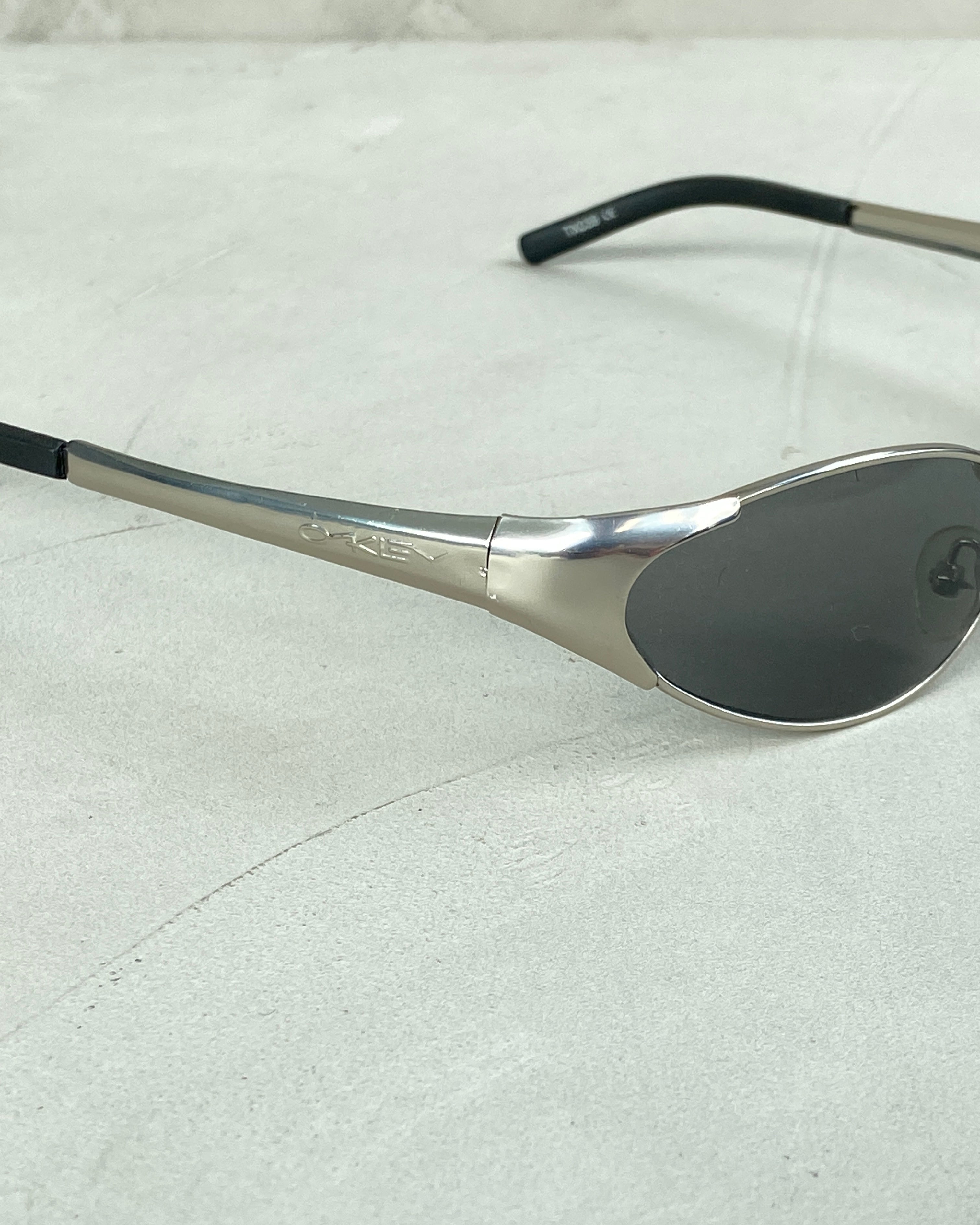 OAKLEY 90'S CHROME FRAME SUNGLASSES – BAD MOUTH*